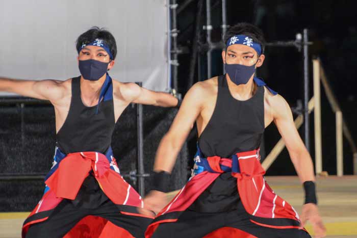 YOSAKOI8丁目ステージ＝海響（うみなり）