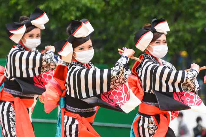 2022年YOSAKOI 大通り8丁目ステージ＝天空しなと屋 茜丸x明星