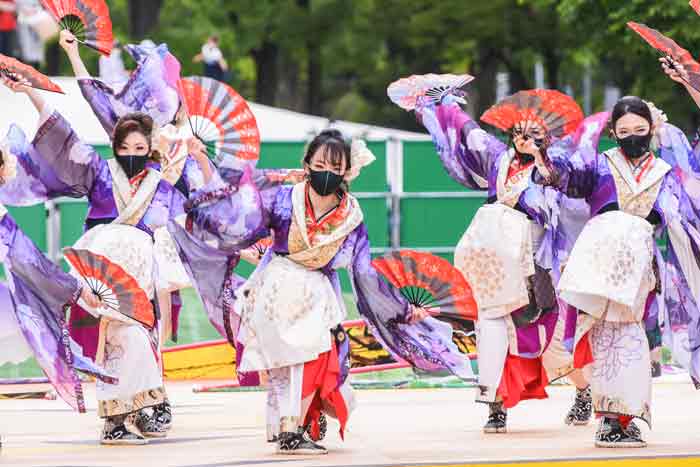 2022年YOSAKOI 大通り8丁目ステージ＝百華夢想