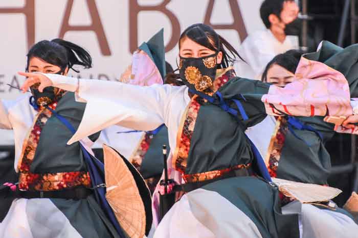 2022年YOSAKOI 大通り8丁目ステージ＝おみが和よさこい会和気靄靄